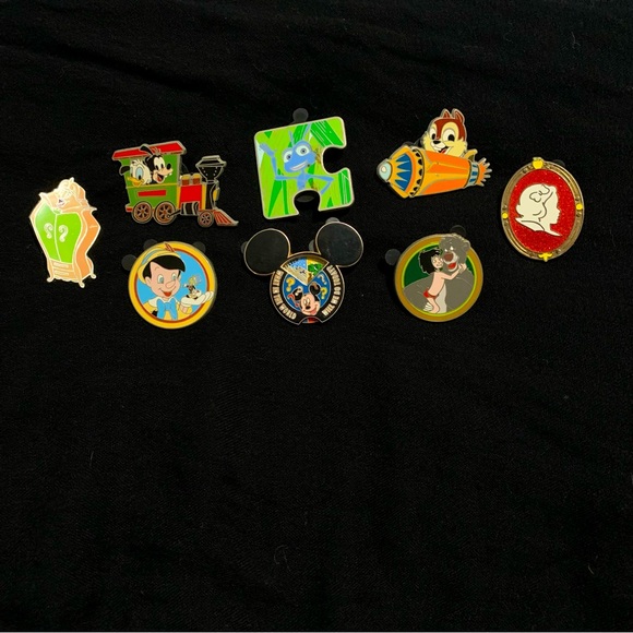 Disney | Other | Lot Of 8 Disneyland Pins Pixar And Disney Classics ...